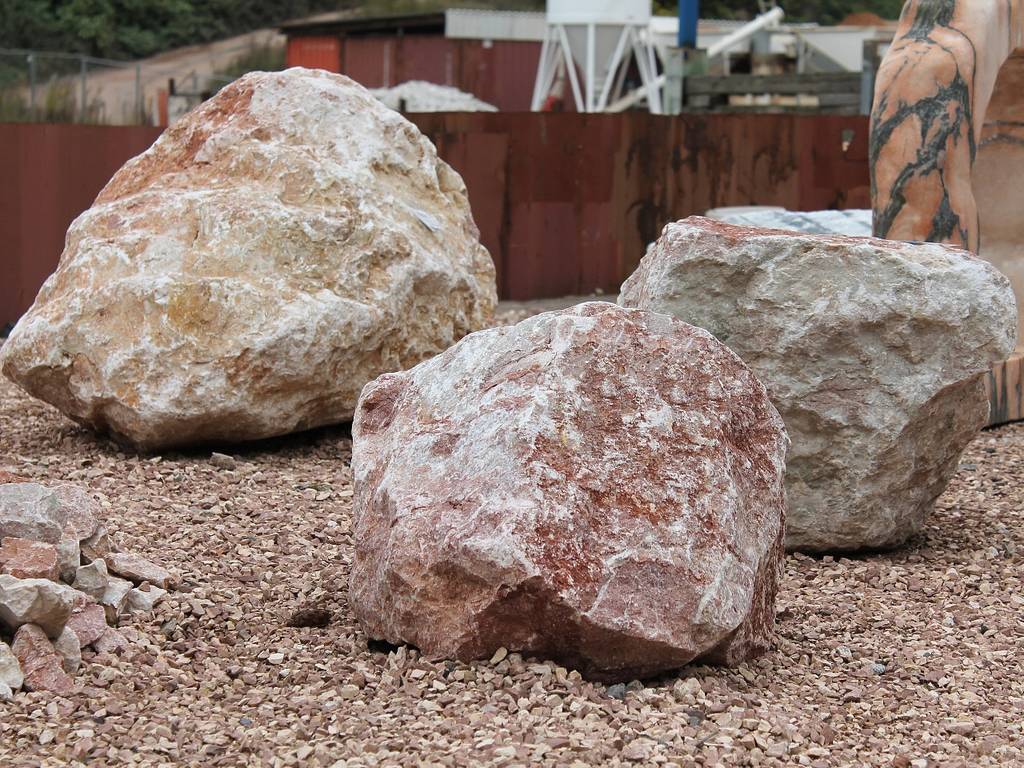 Tiroler Findlinge « Steinakzente